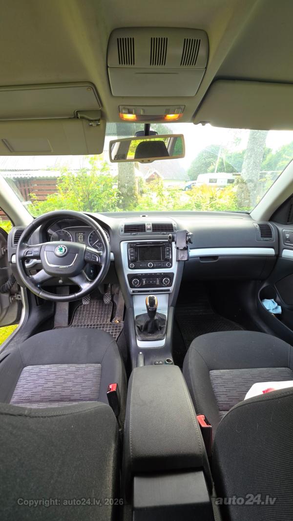 Pelēks Skoda Octavia 2011 Tallina, ar dzinēja tilpumu 2.00 L un nobraukumu 606 tūkst. km par 650 €, foto 7 vietnē AUTOMOTO.COM.LV