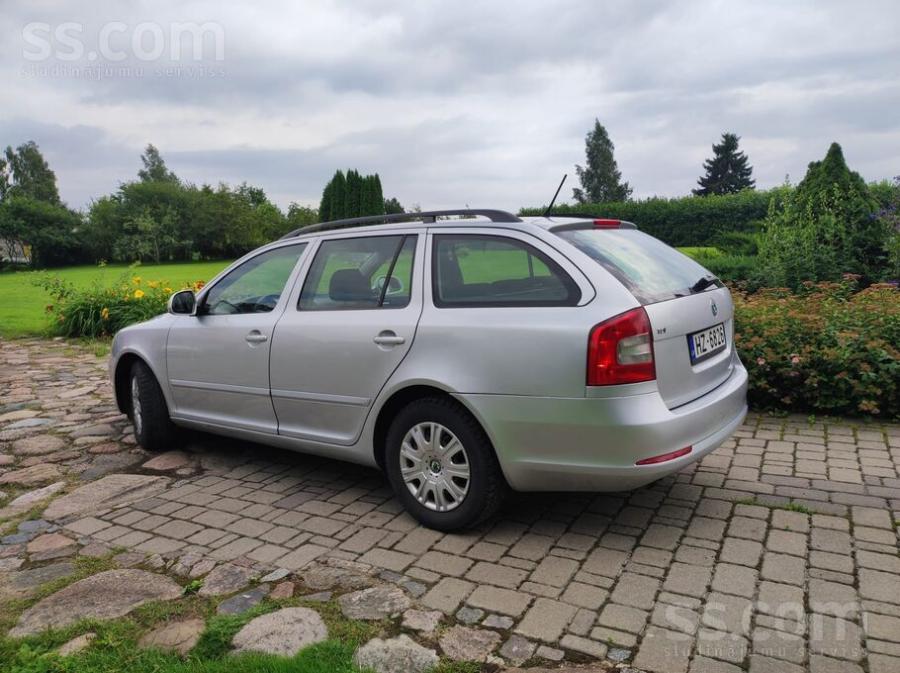 Pelēks Skoda Octavia 2011 Aizkraukle, ar dzinēja tilpumu 1.60 L un nobraukumu 360 tūkst. km par 2000 €, foto 4 vietnē AUTOMOTO.COM.LV