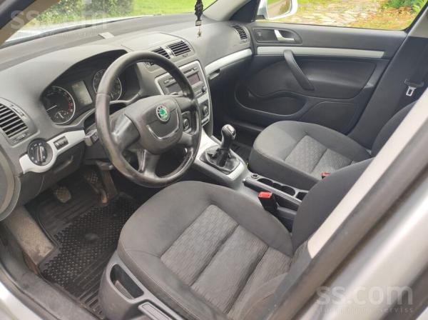 Pelēks Skoda Octavia 2011 Aizkraukle, ar dzinēja tilpumu 1.60 L un nobraukumu 360 tūkst. km par 2000 €, foto 6 vietnē AUTOMOTO.COM.LV