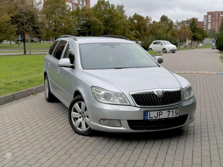 Grey Skoda Octavia 2011 in Vilnius, with an engine capacity of 2.00 L and mileage of 290 thousand km for 2900 €, photo 3 on AUTOMOTO.COM.LV
