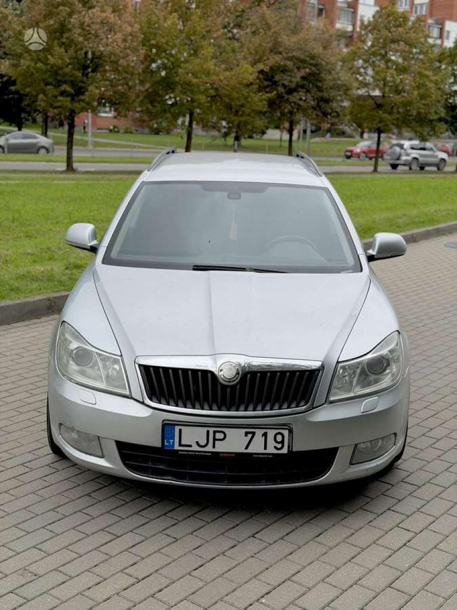 Grey Skoda Octavia 2011 in Vilnius, with an engine capacity of 2.00 L and mileage of 290 thousand km for 2900 €, photo 4 on AUTOMOTO.COM.LV