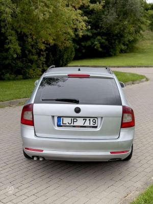 Grey Skoda Octavia 2011 in Vilnius, with an engine capacity of 2.00 L and mileage of 290 thousand km for 2900 €, photo 5 on AUTOMOTO.COM.LV
