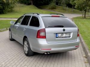 Grey Skoda Octavia 2011 in Vilnius, with an engine capacity of 2.00 L and mileage of 290 thousand km for 2900 €, photo 6 on AUTOMOTO.COM.LV