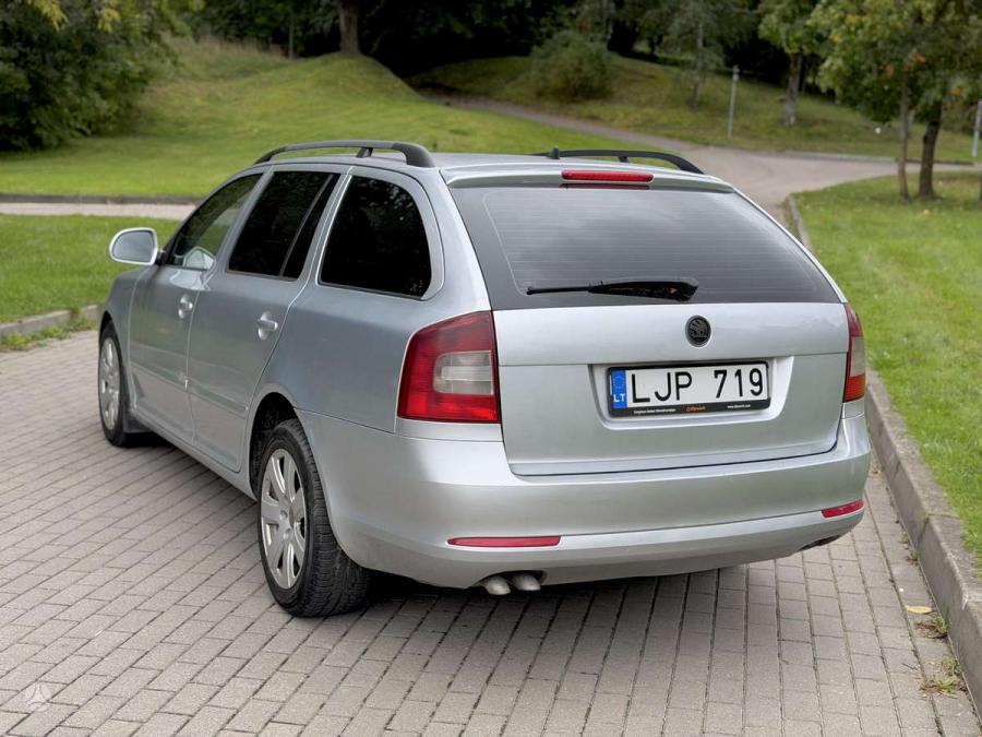 Grey Skoda Octavia 2011 in Vilnius, with an engine capacity of 2.00 L and mileage of 290 thousand km for 2900 €, photo 6 on AUTOMOTO.COM.LV