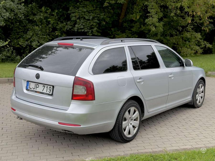 Grey Skoda Octavia 2011 in Vilnius, with an engine capacity of 2.00 L and mileage of 290 thousand km for 2900 €, photo 7 on AUTOMOTO.COM.LV