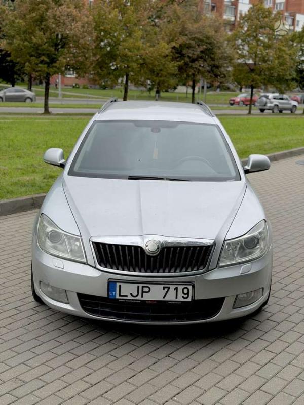 Pelēks Skoda Octavia 2011 Viļņa, ar dzinēja tilpumu 2.00 L un nobraukumu 287 tūkst. km par 2850 €, foto 4 vietnē AUTOMOTO.COM.LV