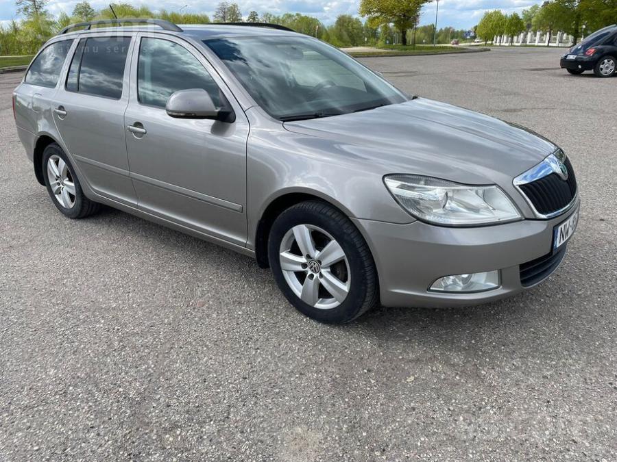 Grey Skoda Octavia 2012 in Preili, with an engine capacity of 1.60 L and mileage of 334 thousand km for 3400 €, photo 4 on AUTOMOTO.COM.LV