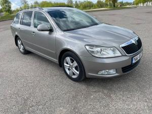 Grey Skoda Octavia 2012 in Preili, with an engine capacity of 1.60 L and mileage of 334 thousand km for 3400 €, photo 5 on AUTOMOTO.COM.LV