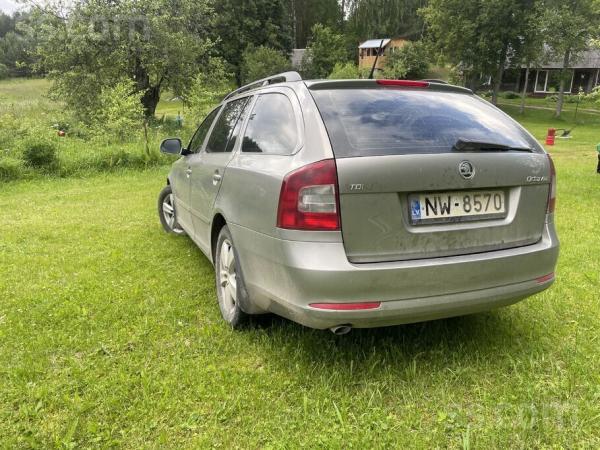 Pelēks Skoda Octavia 2012 Preiļi, ar dzinēja tilpumu 1.60 L un nobraukumu 334 tūkst. km par 3300 €, foto 2 vietnē AUTOMOTO.COM.LV