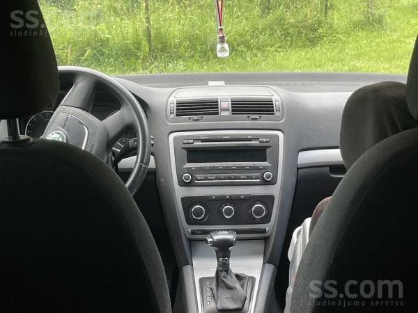 Pelēks Skoda Octavia 2012 Preiļi, ar dzinēja tilpumu 1.60 L un nobraukumu 334 tūkst. km par 3300 €, foto 6 vietnē AUTOMOTO.COM.LV