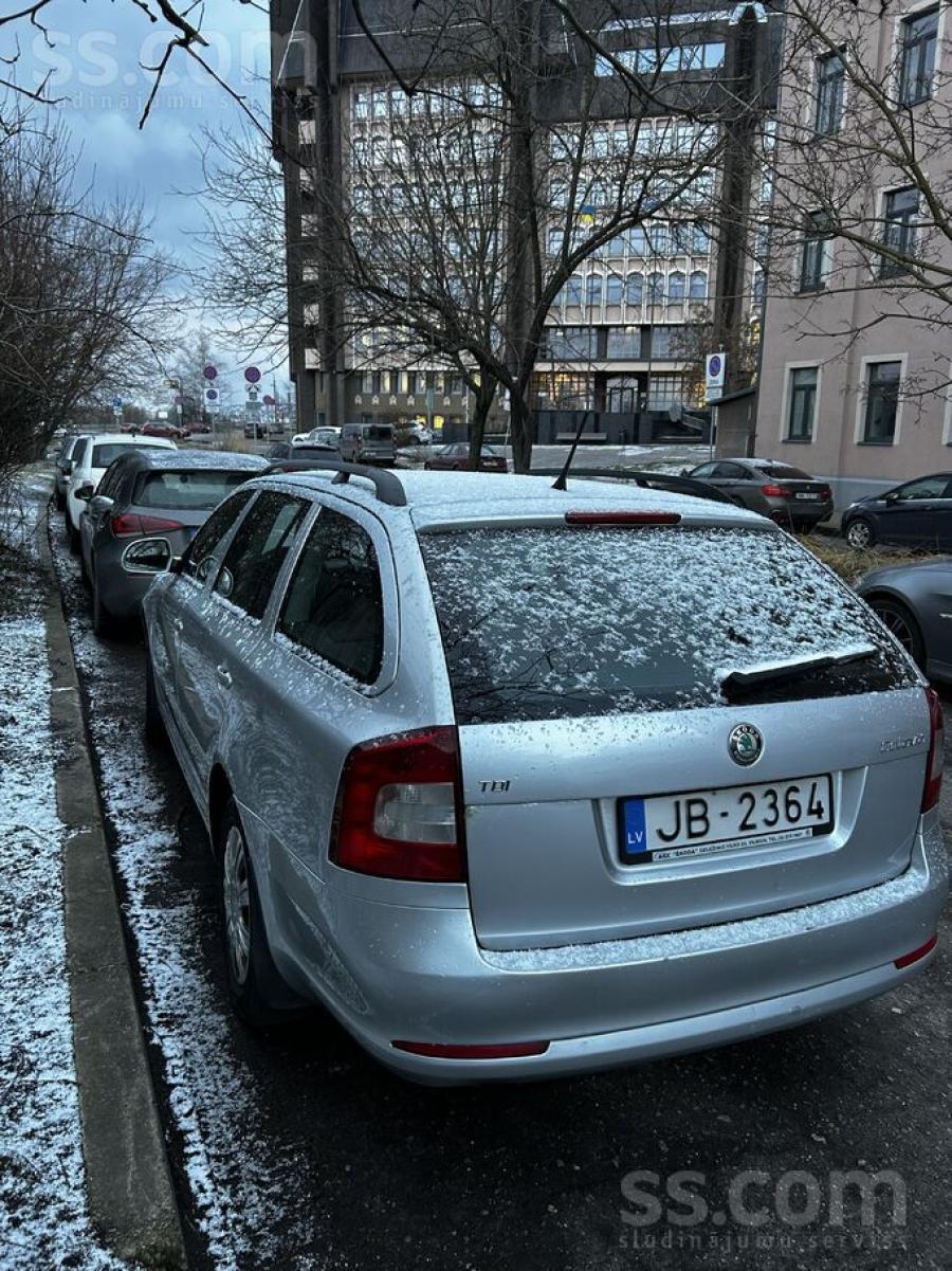 Pelēks Skoda Octavia 2012 Rīga, ar dzinēja tilpumu 1.60 L un nobraukumu 190 tūkst. km par 3850 €, foto 1 vietnē AUTOMOTO.COM.LV