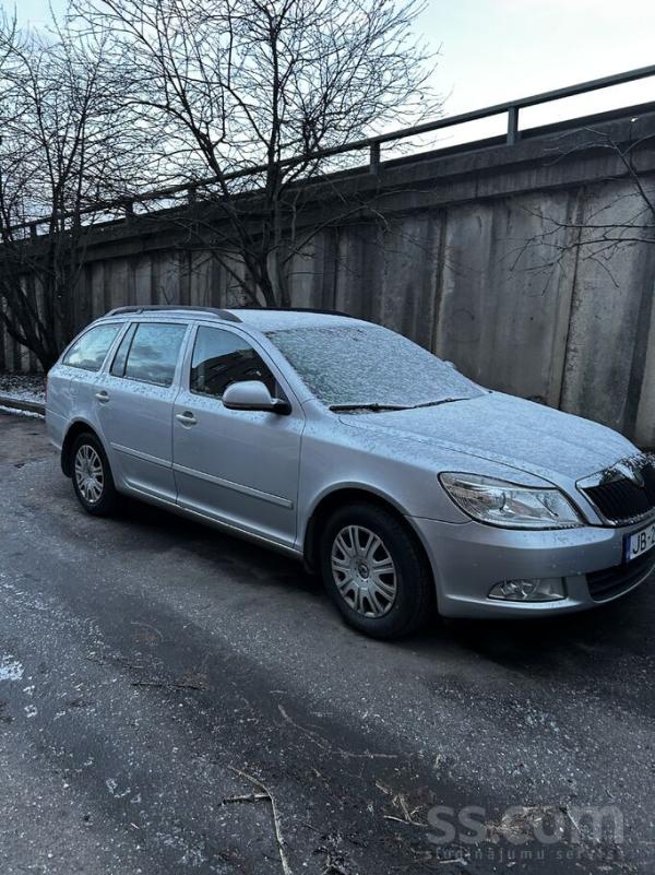 Grey Skoda Octavia 2012 in Riga, with an engine capacity of 1.60 L and mileage of 190 thousand km for 3850 €, photo 2 on AUTOMOTO.COM.LV