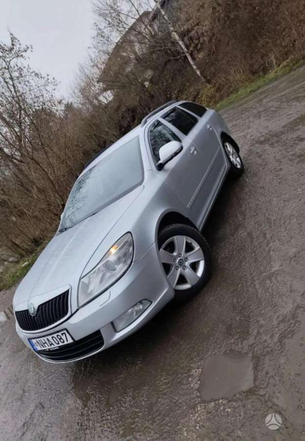 Pelēks Skoda Octavia 2012 Viļņa, ar dzinēja tilpumu 1.97 L un nobraukumu 445 tūkst. km par 3100 €, foto 1 vietnē AUTOMOTO.COM.LV