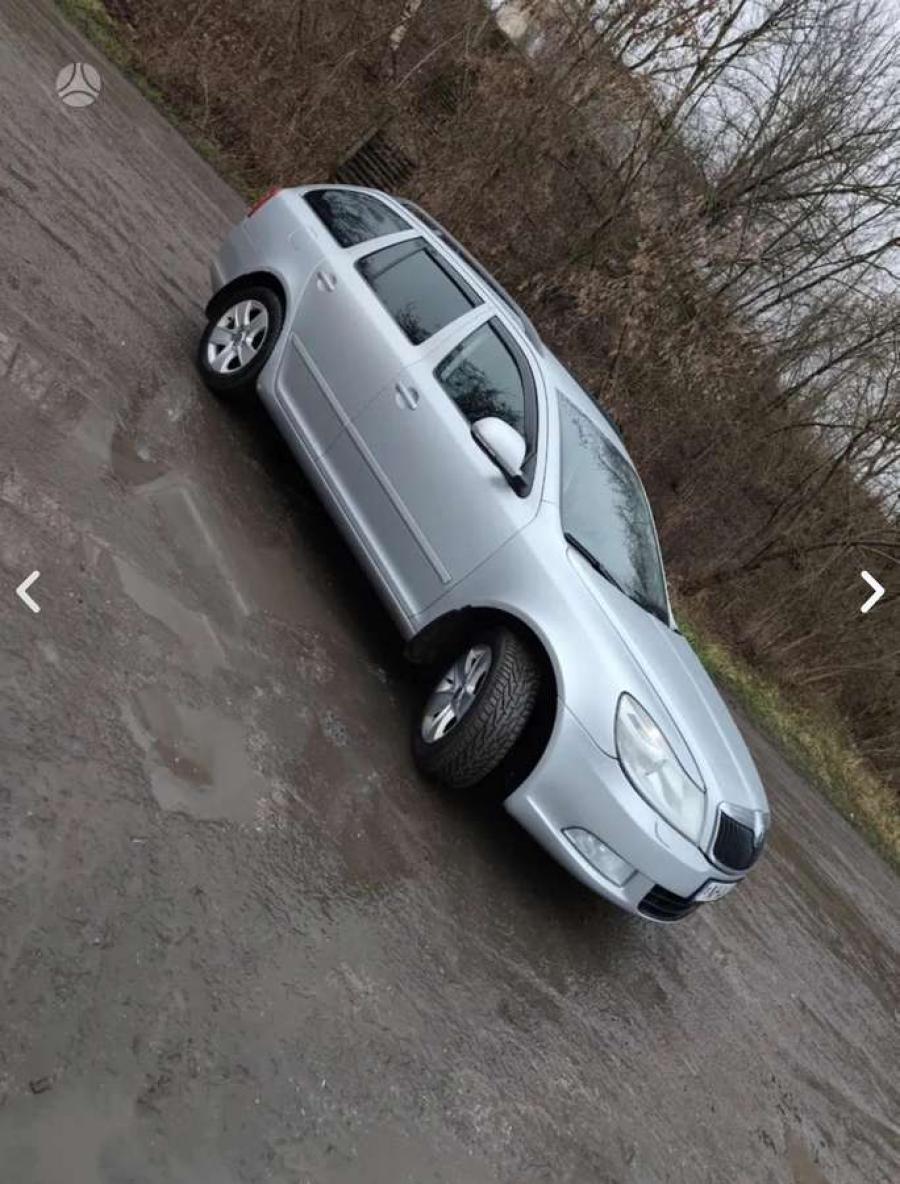 Pelēks Skoda Octavia 2012 Viļņa, ar dzinēja tilpumu 1.97 L un nobraukumu 445 tūkst. km par 3100 €, foto 2 vietnē AUTOMOTO.COM.LV