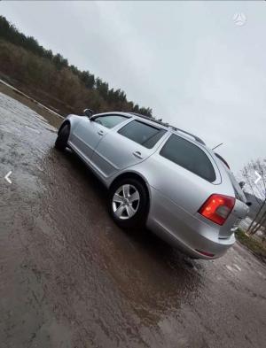 Pelēks Skoda Octavia 2012 Viļņa, ar dzinēja tilpumu 1.97 L un nobraukumu 445 tūkst. km par 3100 €, foto 3 vietnē AUTOMOTO.COM.LV