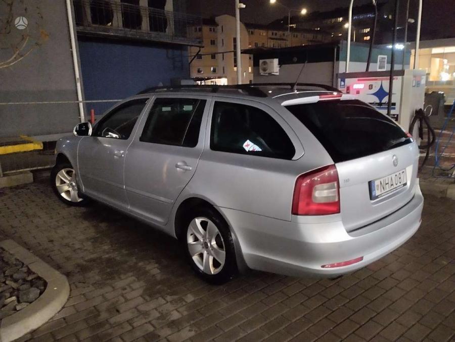 Pelēks Skoda Octavia 2012 Viļņa, ar dzinēja tilpumu 1.97 L un nobraukumu 445 tūkst. km par 3100 €, foto 4 vietnē AUTOMOTO.COM.LV