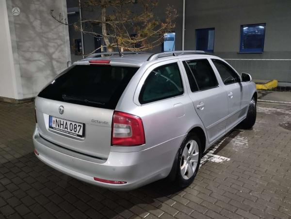 Pelēks Skoda Octavia 2012 Viļņa, ar dzinēja tilpumu 1.97 L un nobraukumu 445 tūkst. km par 3100 €, foto 7 vietnē AUTOMOTO.COM.LV