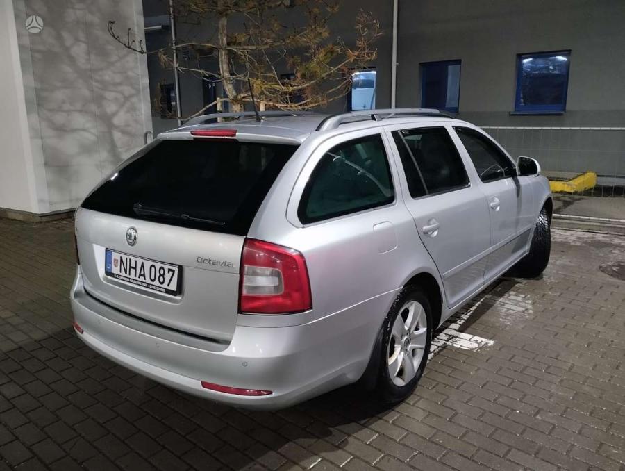 Pelēks Skoda Octavia 2012 Viļņa, ar dzinēja tilpumu 1.97 L un nobraukumu 445 tūkst. km par 3100 €, foto 7 vietnē AUTOMOTO.COM.LV