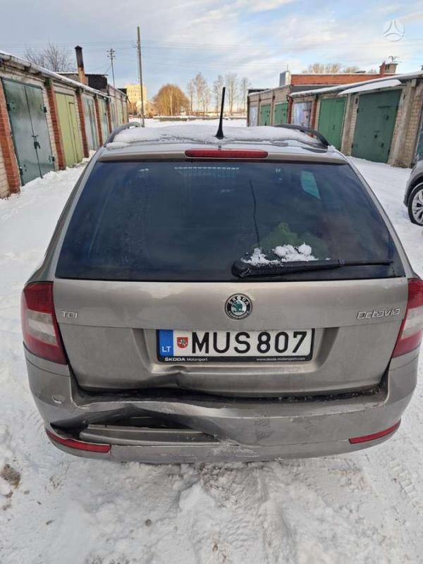 Grey Skoda Octavia 2012 in Klaipeda, with an engine capacity of 1.60 L and mileage of 151 thousand km for 2200 €, photo 2 on AUTOMOTO.COM.LV