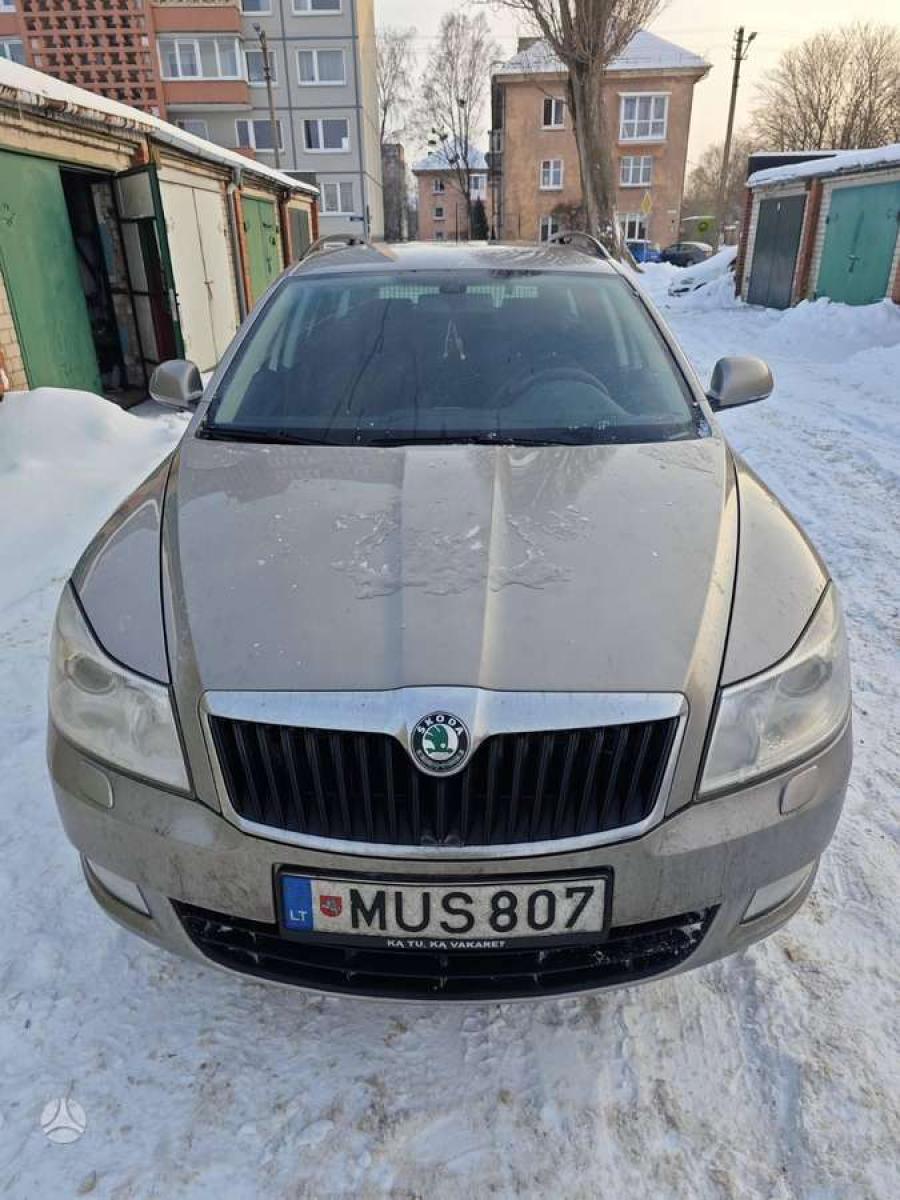 Grey Skoda Octavia 2012 in Klaipeda, with an engine capacity of 1.60 L and mileage of 151 thousand km for 2200 €, photo 3 on AUTOMOTO.COM.LV