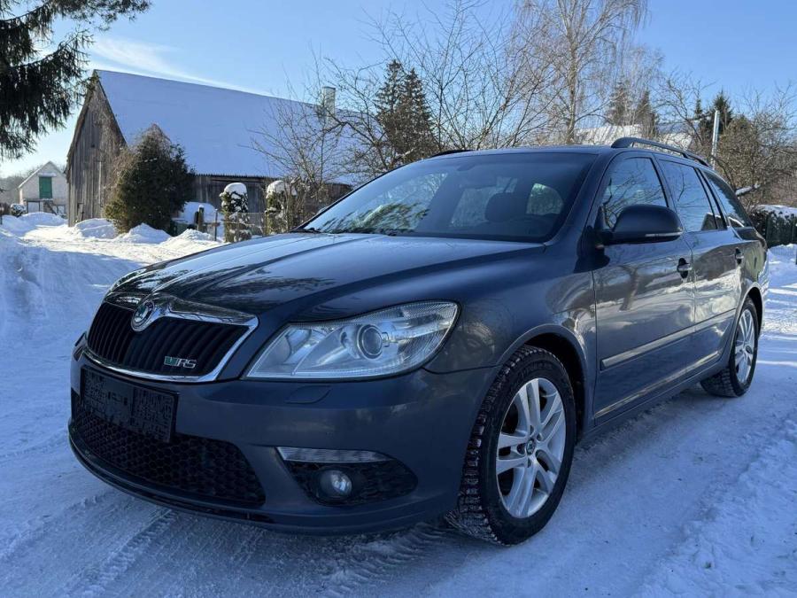 Grey Skoda Octavia 2012 in Raseiniai, with an engine capacity of 2.00 L and mileage of 278 thousand km for 2900 €, photo 1 on AUTOMOTO.COM.LV