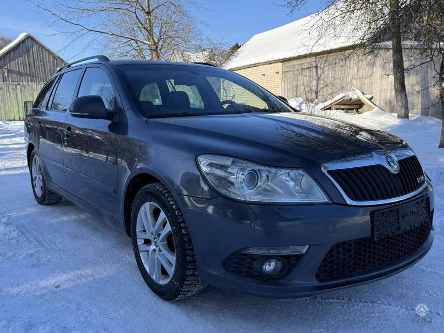 Grey Skoda Octavia 2012 in Raseiniai, with an engine capacity of 2.00 L and mileage of 278 thousand km for 2900 €, photo 2 on AUTOMOTO.COM.LV