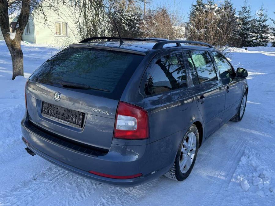 Grey Skoda Octavia 2012 in Raseiniai, with an engine capacity of 2.00 L and mileage of 278 thousand km for 2900 €, photo 3 on AUTOMOTO.COM.LV