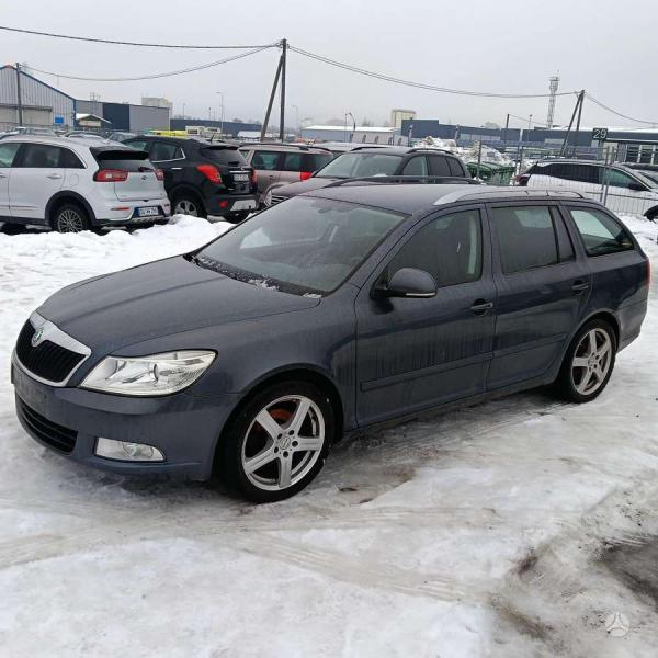Pelēks Skoda Octavia 2012 Kauņa, ar dzinēja tilpumu 1.60 L un nobraukumu 286 tūkst. km par 3250 €, foto 3 vietnē AUTOMOTO.COM.LV