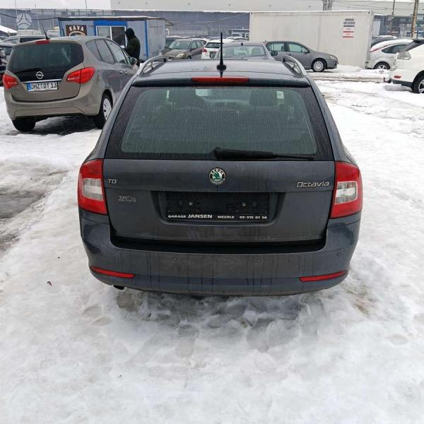 Pelēks Skoda Octavia 2012 Kauņa, ar dzinēja tilpumu 1.60 L un nobraukumu 286 tūkst. km par 3250 €, foto 6 vietnē AUTOMOTO.COM.LV
