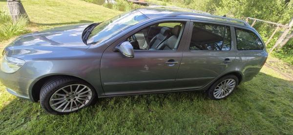 Pelēks Skoda Octavia 2012 Viļņa, ar dzinēja tilpumu 2.00 L un nobraukumu 316 tūkst. km par 4850 €, foto 1 vietnē AUTOMOTO.COM.LV