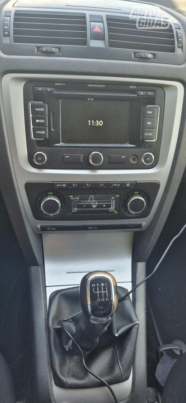 Pelēks Skoda Octavia 2012 Viļņa, ar dzinēja tilpumu 2.00 L un nobraukumu 316 tūkst. km par 4850 €, foto 6 vietnē AUTOMOTO.COM.LV