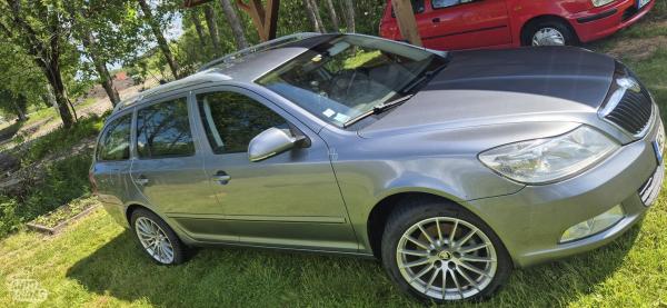 Grey Skoda Octavia 2012 in Vilnius, with an engine capacity of 2.00 L and mileage of 316 thousand km for 4800 €, photo 3 on AUTOMOTO.COM.LV