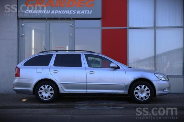 Grey Skoda Octavia 2012 in Riga, with an engine capacity of 1.20 L and mileage of 307 thousand km for 2495 €, photo 3 on AUTOMOTO.COM.LV