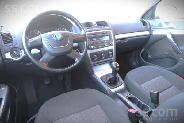 Grey Skoda Octavia 2012 in Riga, with an engine capacity of 1.20 L and mileage of 307 thousand km for 2495 €, photo 8 on AUTOMOTO.COM.LV