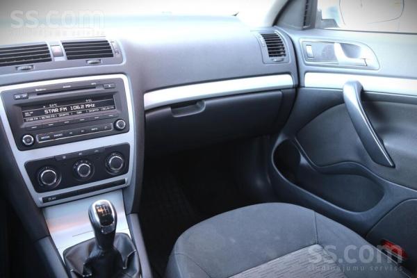 Grey Skoda Octavia 2012 in Riga, with an engine capacity of 1.20 L and mileage of 307 thousand km for 2495 €, photo 9 on AUTOMOTO.COM.LV