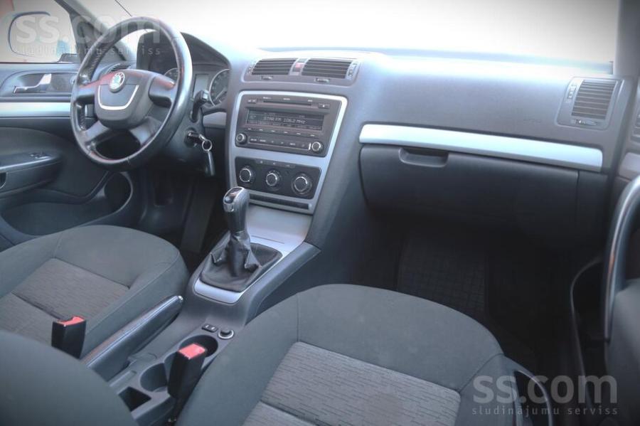 Grey Skoda Octavia 2012 in Riga, with an engine capacity of 1.20 L and mileage of 307 thousand km for 2495 €, photo 12 on AUTOMOTO.COM.LV