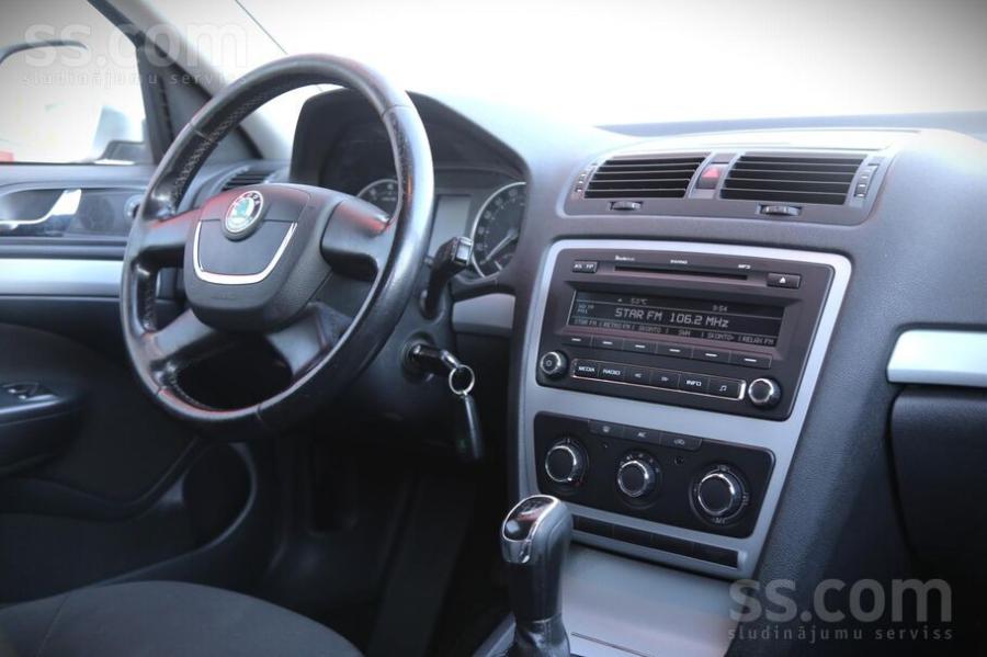 Grey Skoda Octavia 2012 in Riga, with an engine capacity of 1.20 L and mileage of 307 thousand km for 2495 €, photo 13 on AUTOMOTO.COM.LV