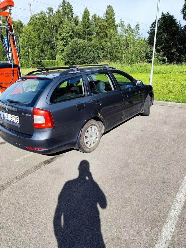 Grey Skoda Octavia 2012 in Riga, with an engine capacity of 1.40 L and mileage of 200 thousand km for 2400 €, photo 2 on AUTOMOTO.COM.LV