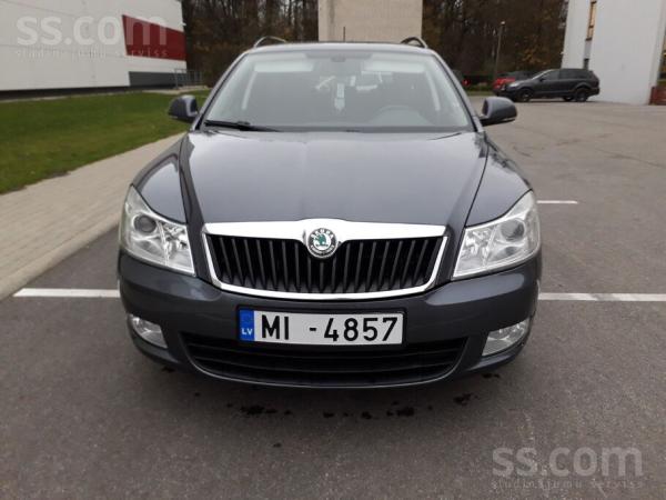 Pelēks Skoda Octavia 2012 Bauska, ar dzinēja tilpumu 1.60 L un nobraukumu 348 tūkst. km par 3250 €, foto 2 vietnē AUTOMOTO.COM.LV