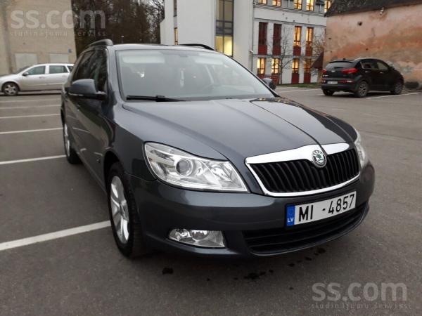 Pelēks Skoda Octavia 2012 Bauska, ar dzinēja tilpumu 1.60 L un nobraukumu 348 tūkst. km par 3250 €, foto 3 vietnē AUTOMOTO.COM.LV
