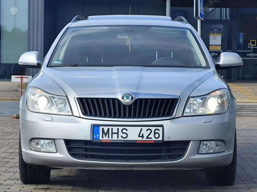 Grey Skoda Octavia 2012 in Siauliai, with an engine capacity of 2.00 L and mileage of 227 thousand km for 6700 €, photo 3 on AUTOMOTO.COM.LV