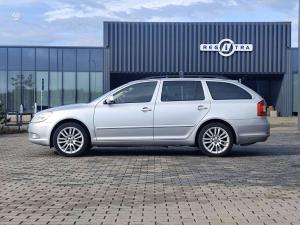 Grey Skoda Octavia 2012 in Siauliai, with an engine capacity of 2.00 L and mileage of 227 thousand km for 6700 €, photo 5 on AUTOMOTO.COM.LV
