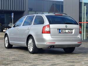 Grey Skoda Octavia 2012 in Siauliai, with an engine capacity of 2.00 L and mileage of 227 thousand km for 6700 €, photo 6 on AUTOMOTO.COM.LV
