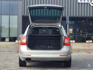 Grey Skoda Octavia 2012 in Siauliai, with an engine capacity of 2.00 L and mileage of 227 thousand km for 6700 €, photo 8 on AUTOMOTO.COM.LV