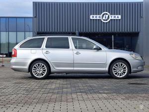 Grey Skoda Octavia 2012 in Siauliai, with an engine capacity of 2.00 L and mileage of 227 thousand km for 6700 €, photo 10 on AUTOMOTO.COM.LV