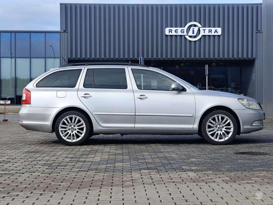 Grey Skoda Octavia 2012 in Siauliai, with an engine capacity of 2.00 L and mileage of 227 thousand km for 6700 €, photo 10 on AUTOMOTO.COM.LV