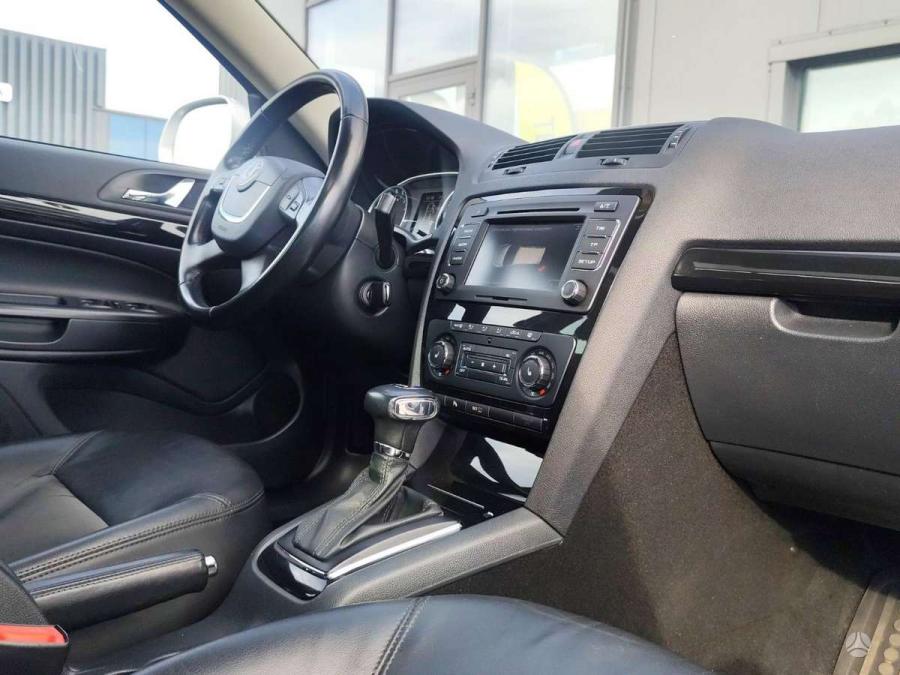 Grey Skoda Octavia 2012 in Siauliai, with an engine capacity of 2.00 L and mileage of 227 thousand km for 6700 €, photo 18 on AUTOMOTO.COM.LV
