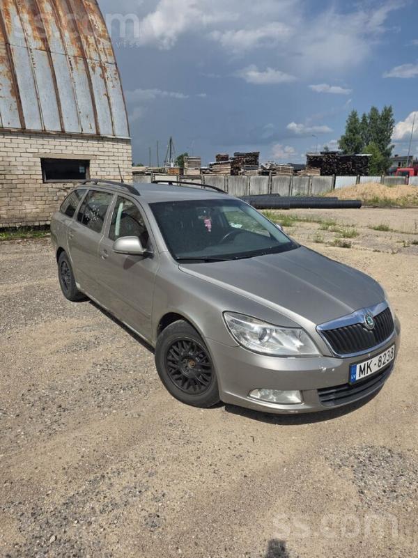 Grey Skoda Octavia 2012 in Valmiera, with an engine capacity of 1.60 L and mileage of 470 thousand km for 2390 €, photo 3 on AUTOMOTO.COM.LV