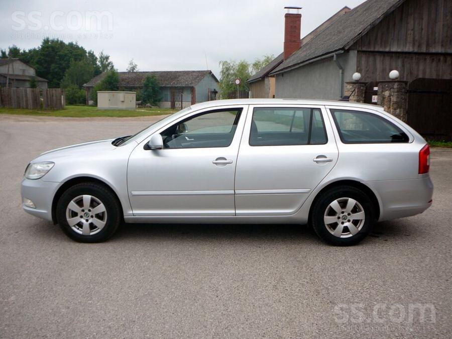 Grey Skoda Octavia 2012 in Cesis, with an engine capacity of 2.00 L and mileage of 0 thousand km for 3990 €, photo 9 on AUTOMOTO.COM.LV