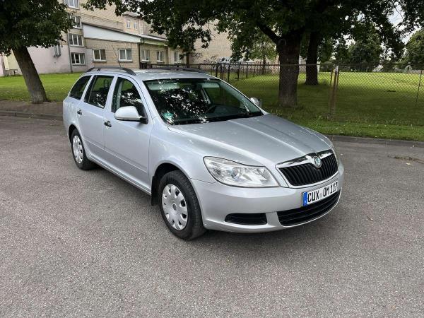 Grey Skoda Octavia 2012 in Birzai, with an engine capacity of 1.40 L and mileage of 200 thousand km for 3350 €, photo 1 on AUTOMOTO.COM.LV